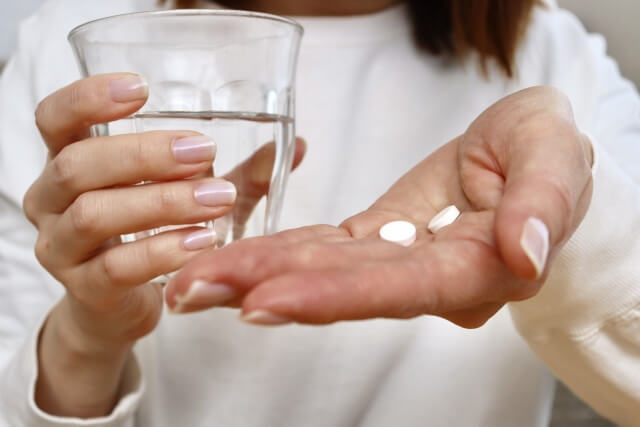 バファリンはどれくらいで効く？つらい生理痛や頭痛に｜使用時の注意点やポイントも紹介【薬剤師執筆】 – EPARKくすりの窓口コラム｜ヘルスケア情報